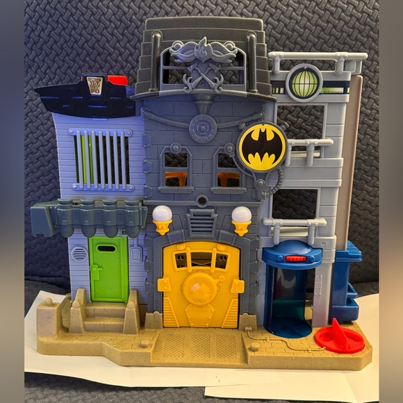 Fisher-Price | Toys | Imaginext Dc Batman Gotham City Pd Playset | Poshmark